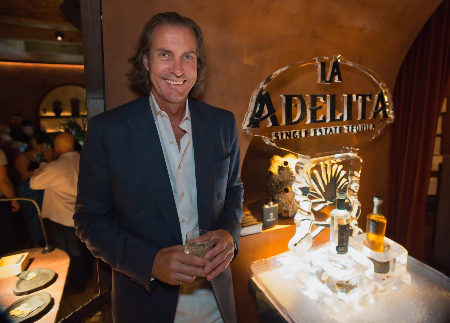 CAVIAR CON TEQUILA E ENVIDADOS VIP EN UN EXCLUSIVO MEMBERS CLUB DE ...