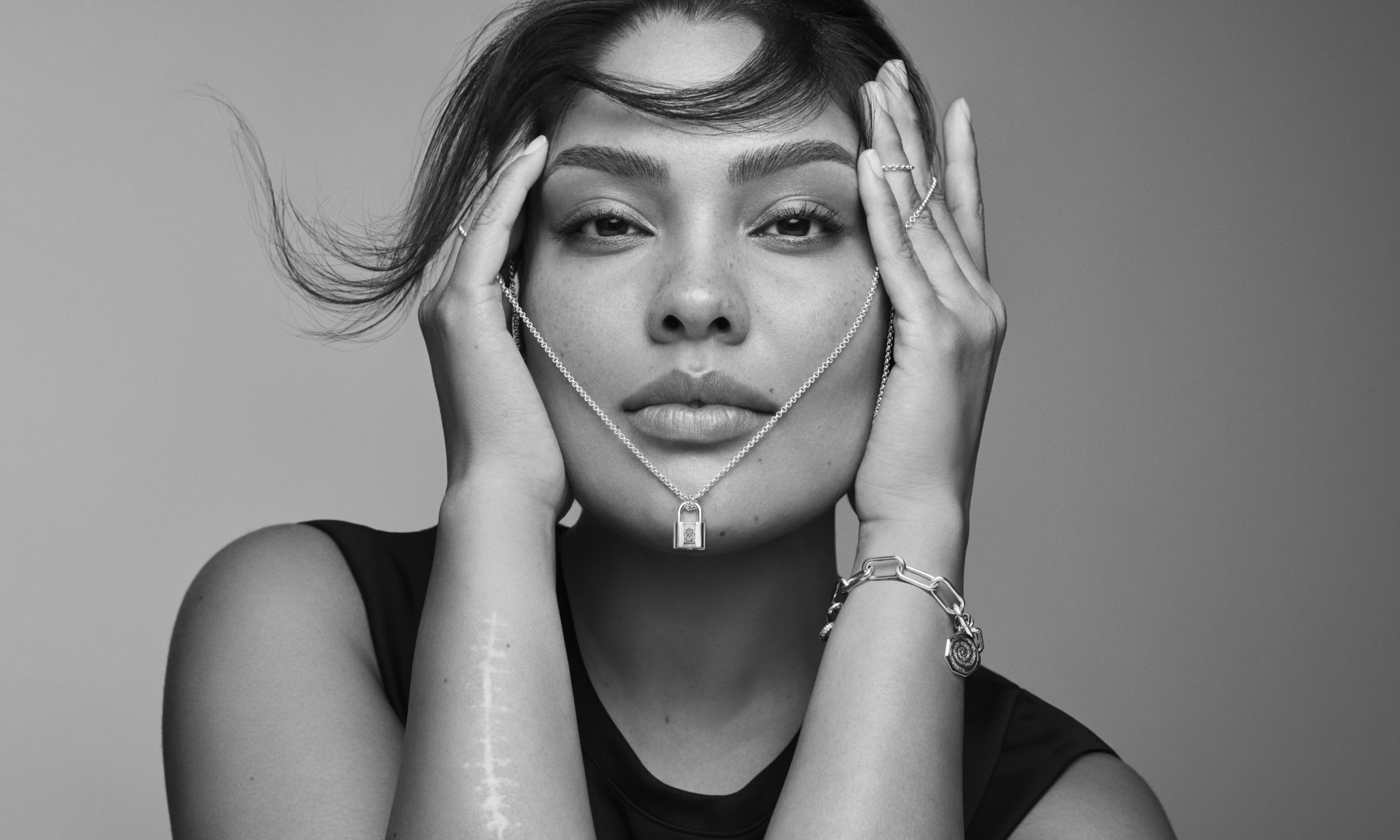 PANDORA PRESENTA «BE LOVE», UNA NUEVA CAMPAÑA DE MARCA QUE CELEBRA EL ...