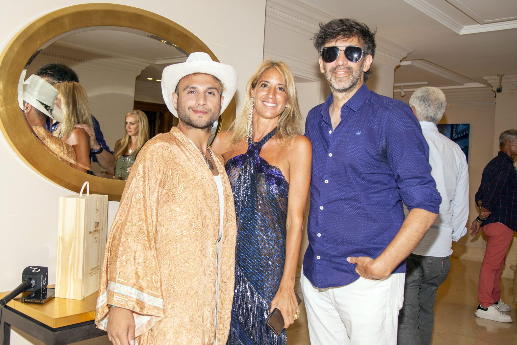 IVANA PICALLO, LA DISEÑADORA ARGENTINA, PRESENTÓ SU VINO Y SU COLECCIÓN ...