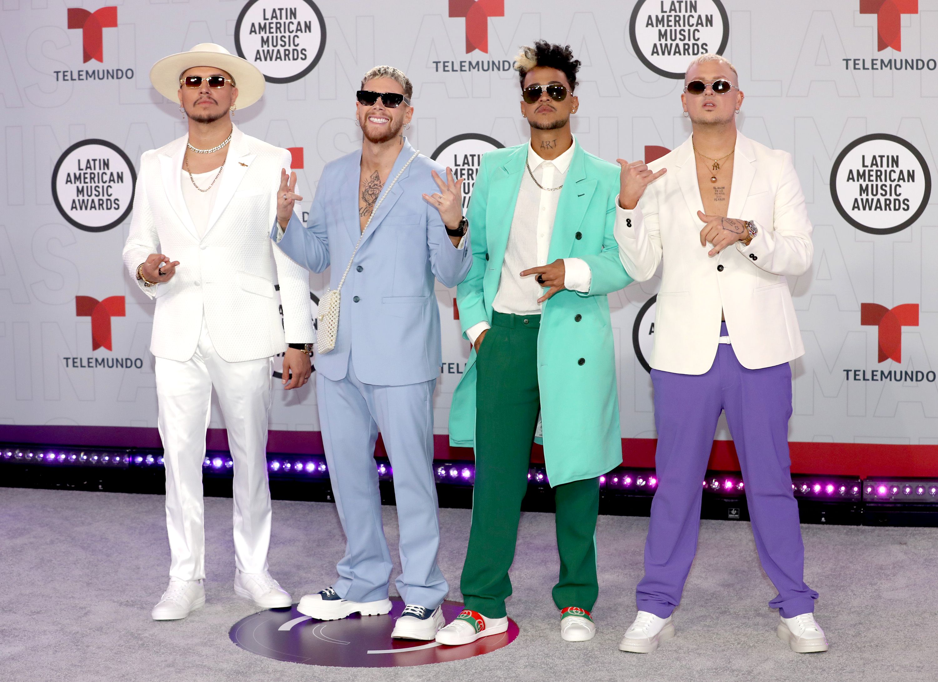 RED CARPET LATIN AMAS 2021 - LAS ROSAS