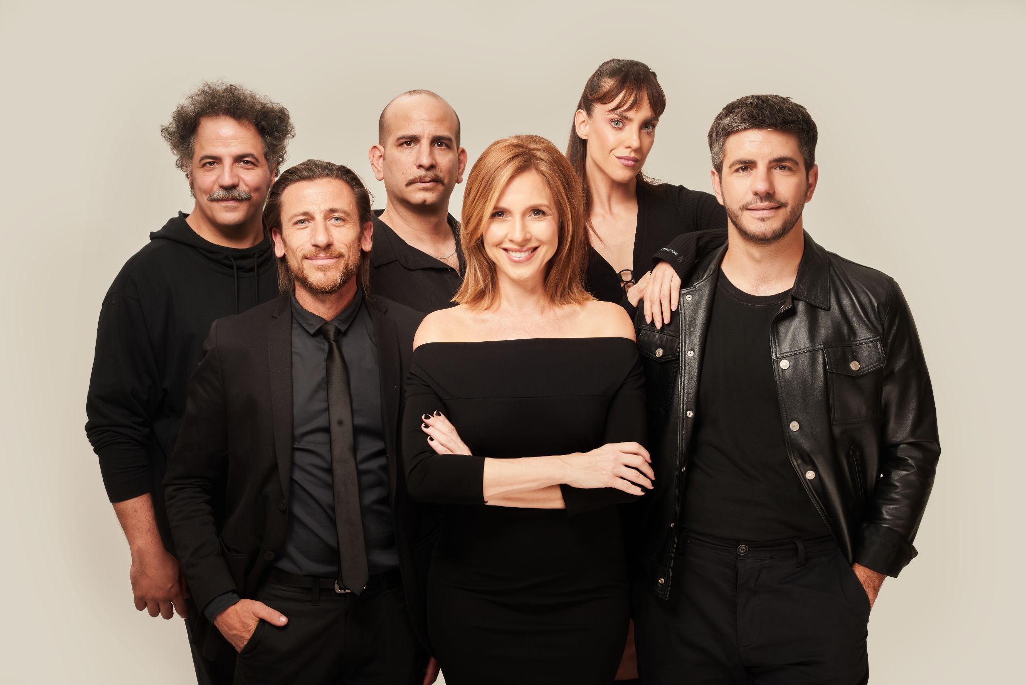 FAMOSOS EN EL PRE ESTRENO DE REVERSO, ¿QUÉ ES REAL Y QUÉ NO? - LAS ROSAS