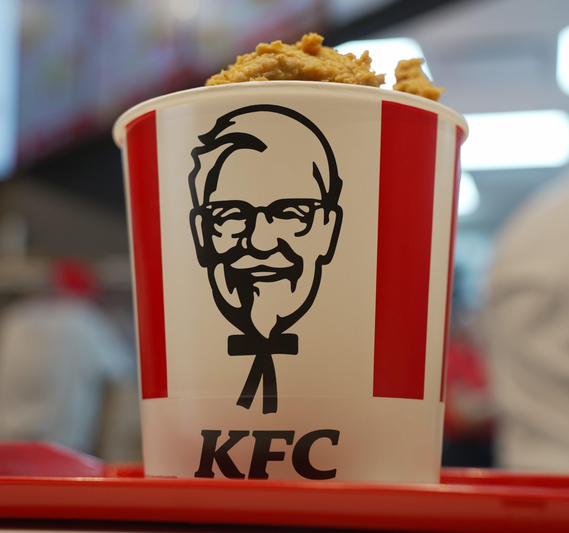 KFC INAUGURÓ SU NUEVO LOCAL EN ADROGUÉ - LAS ROSAS