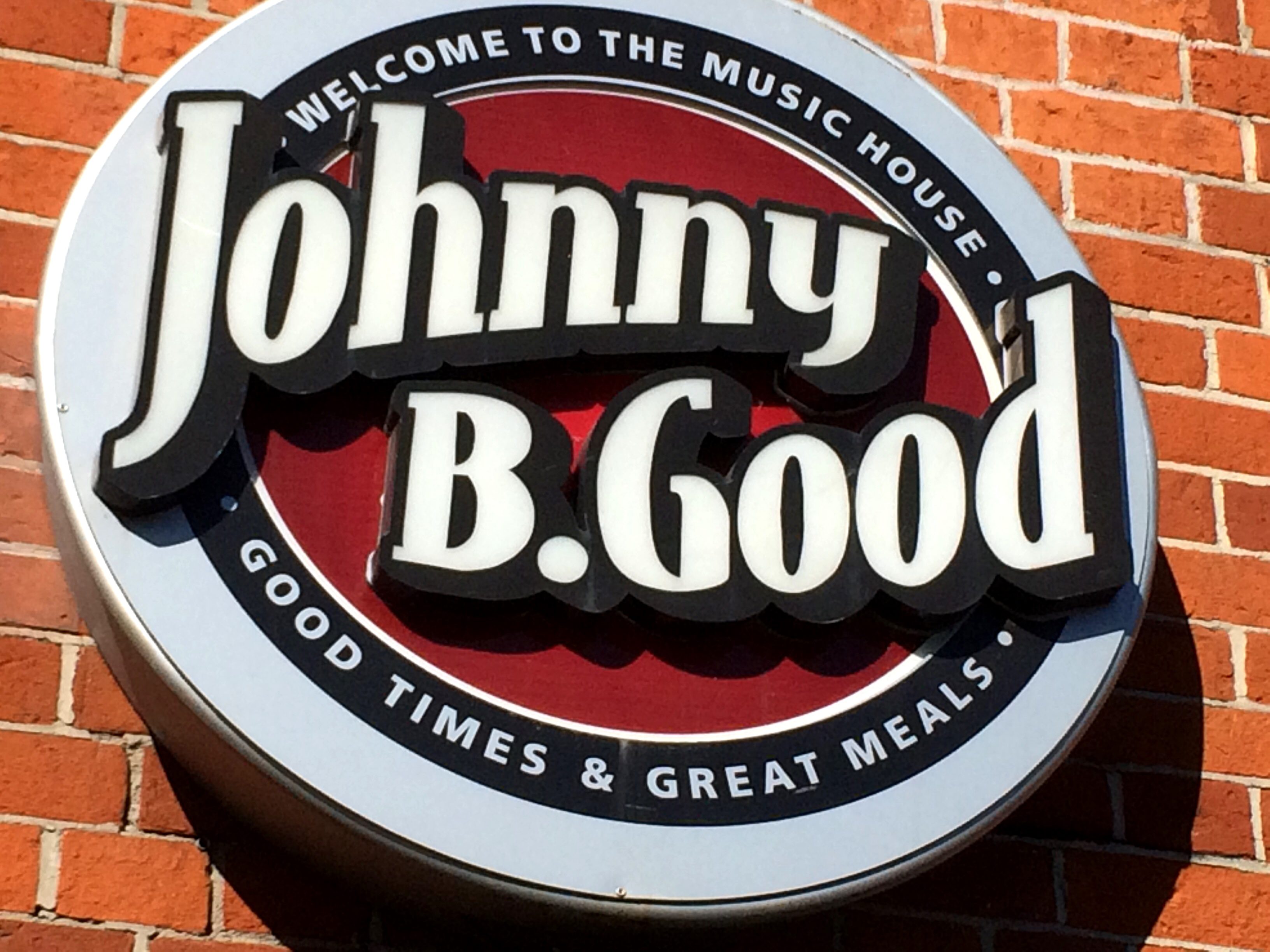 «THE HAUNTED HOUSE OF MUSIC» by JOHNNY B. GOOD - LAS ROSAS