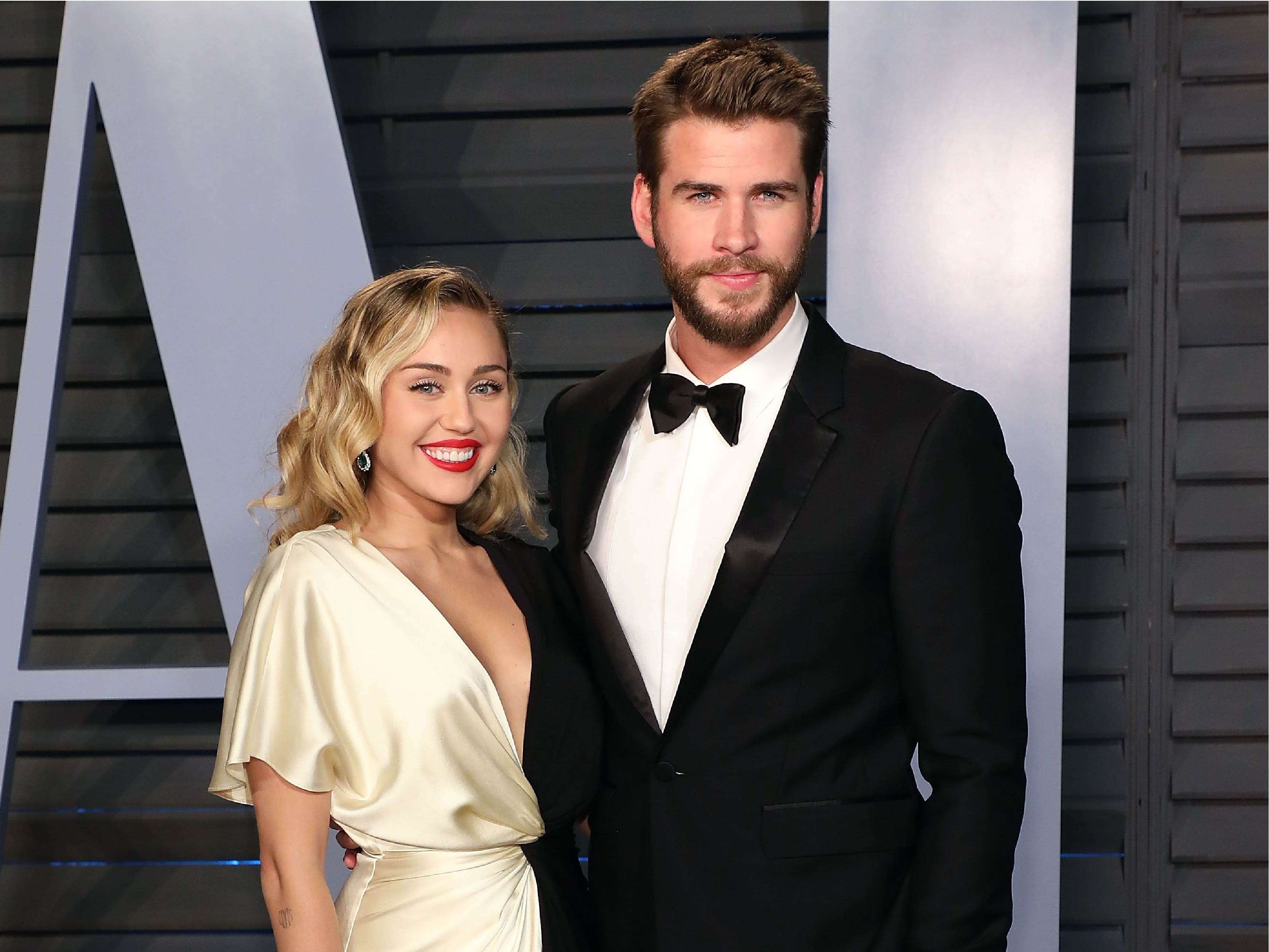 ¿MILEY CYRUS SE CASÓ CON LIAM HEMSWORTH? - LAS ROSAS