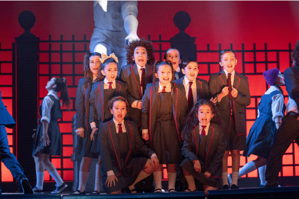 ¡MATILDA, EL MUSICAL DEBUTÓ A SALA LLENA EN EL TEATRO GRAN REX! - LAS ROSAS